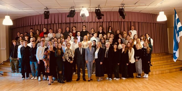 Czech Ambassador to Estonia David Král visited Lasnamäe Vene Gümnaasium ...